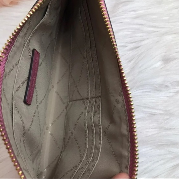Michael Kors | Bags | Michael Kors Large Wristlet | Poshmark
